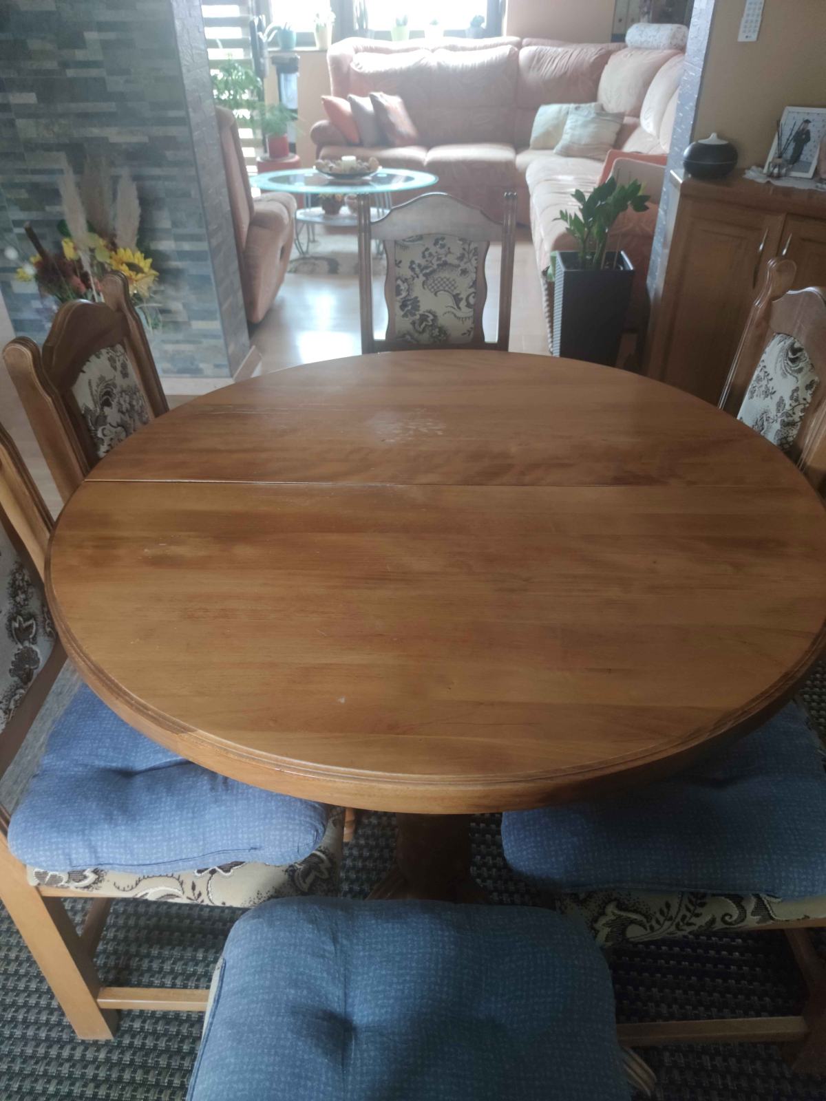 Masivni stol i stolice