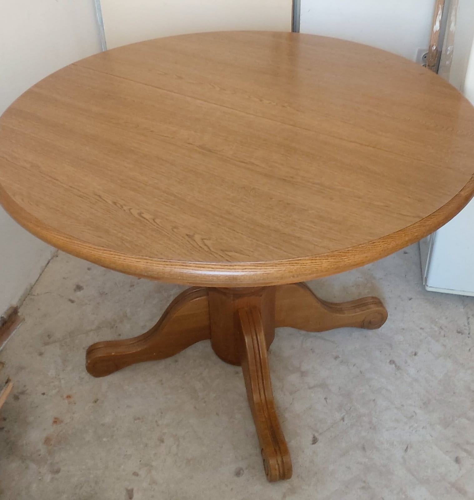 OKRUGLI BLAGAVAONSKI STOL OD PUNOG DRVA