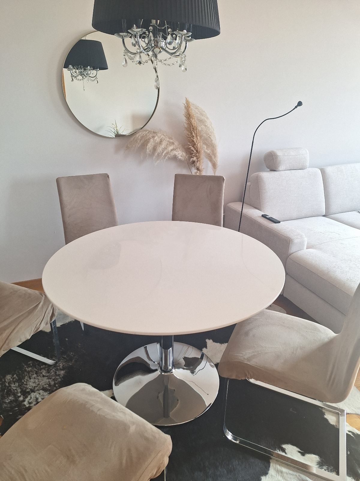 Okrugli blagovaonski stol 120 cm