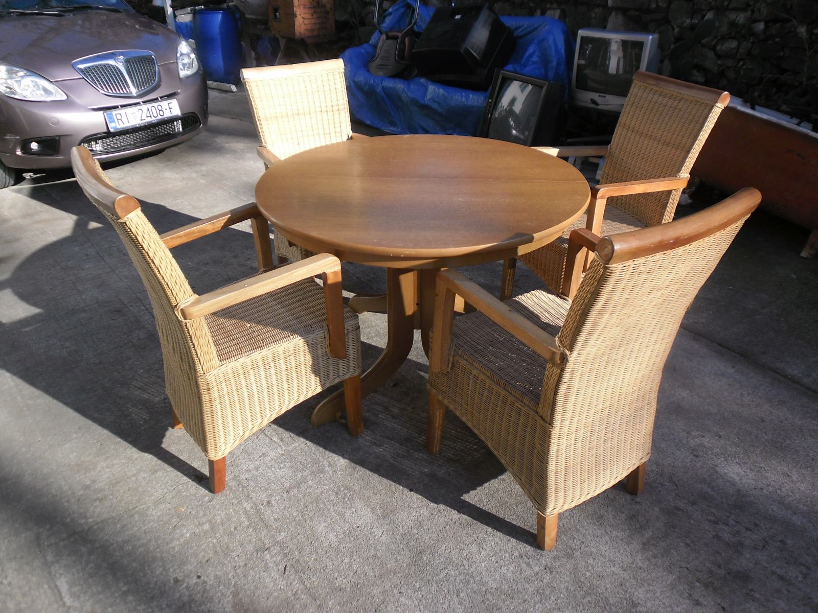 OKRUGLI STOL 110 CM + 4 stolice