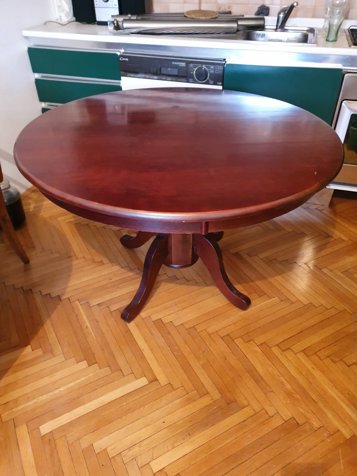 Okrugli stol prodajem