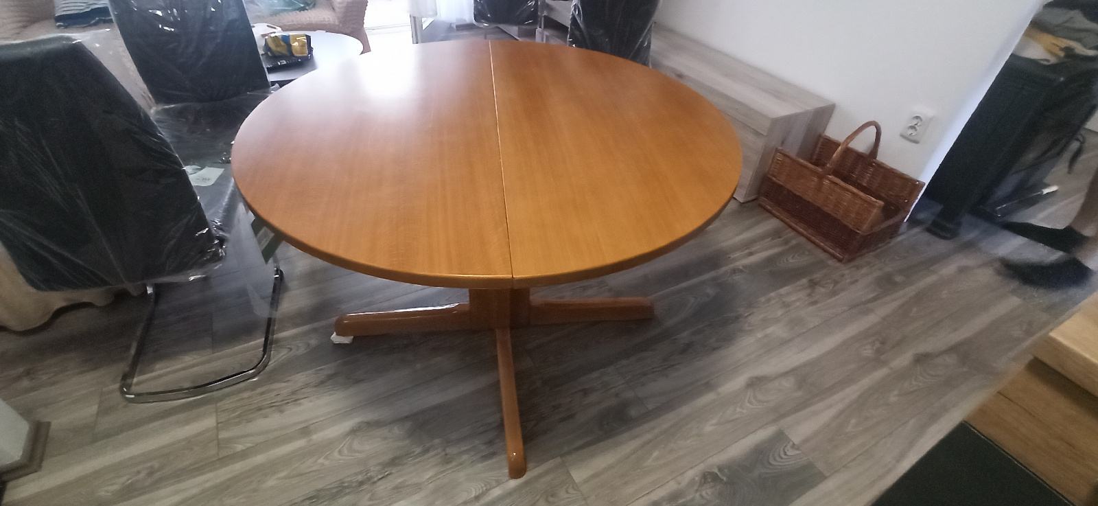 okrugli stol na razvlacenje