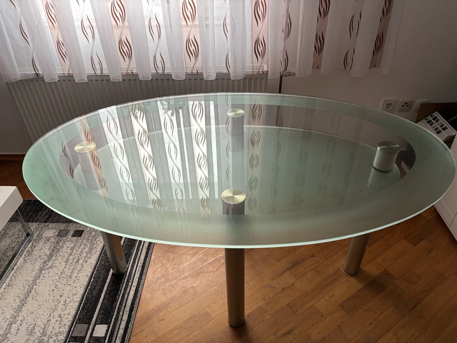 Stakleni Stol (160 x 100)