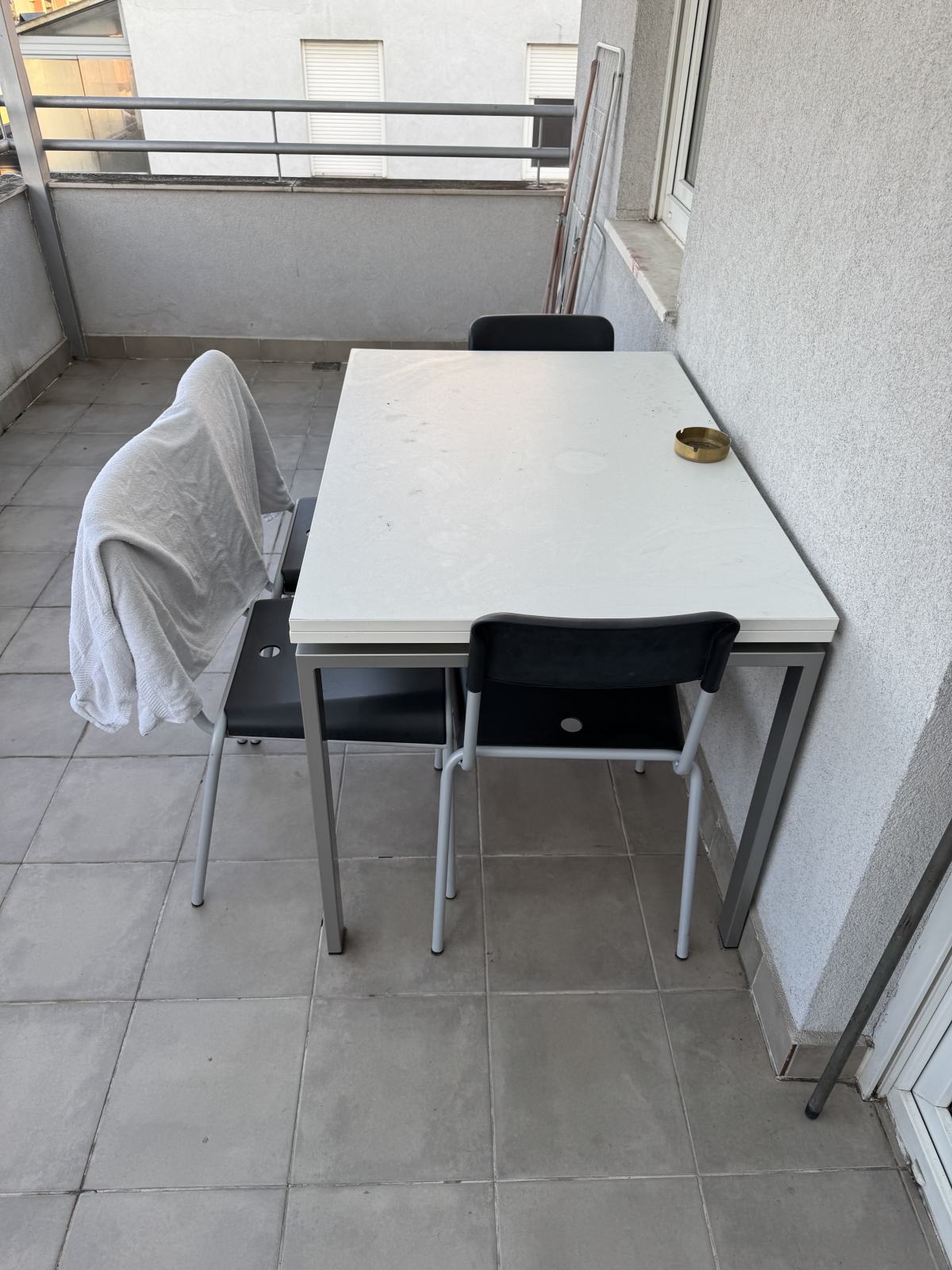 Stol i 4 stolice Ikea