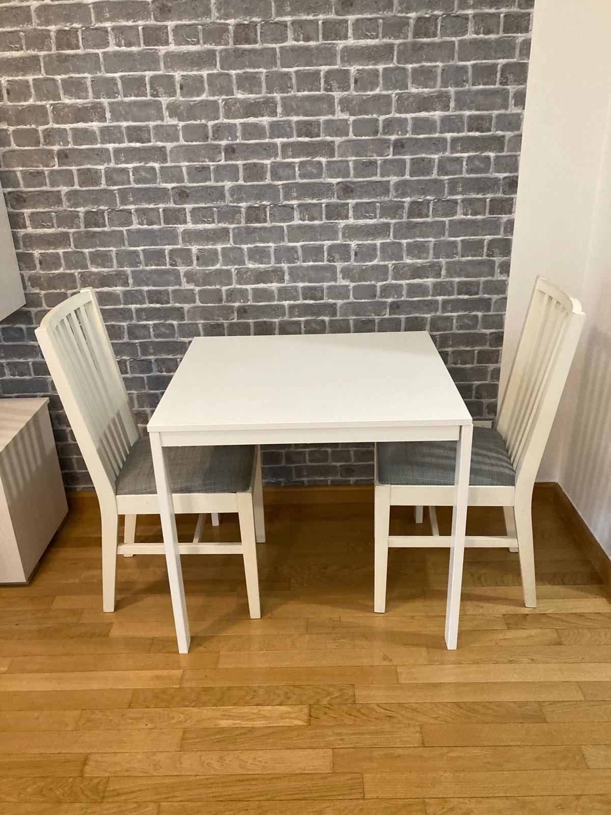 Stol IKEA VANGSTA sa dvije stolice