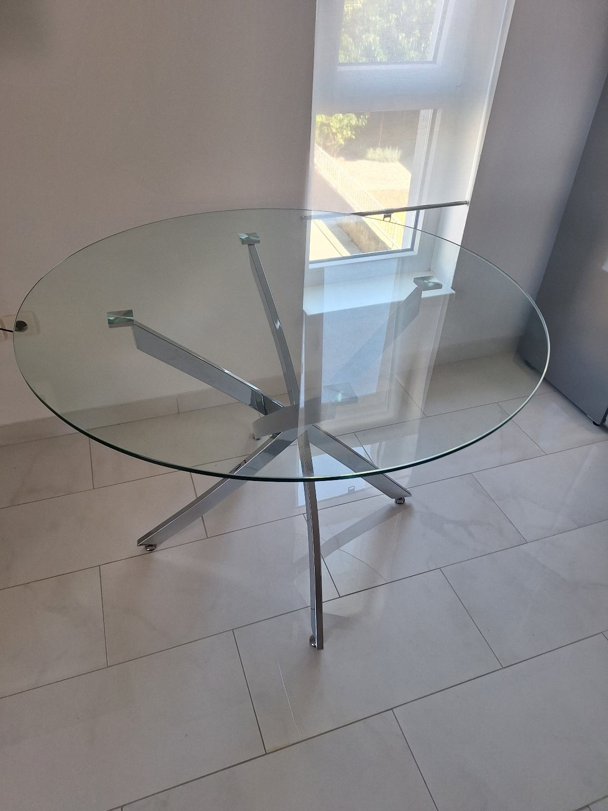 Stol okrugli stakleni