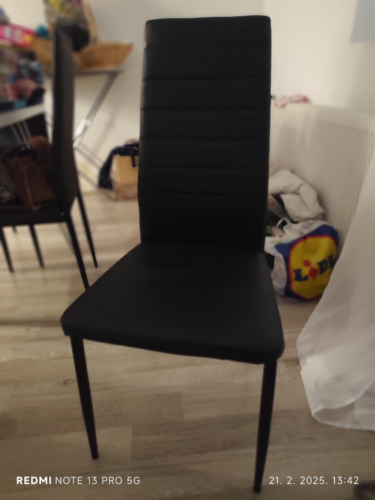 Stolac crni 6 kom AKCIJA PO 10 E