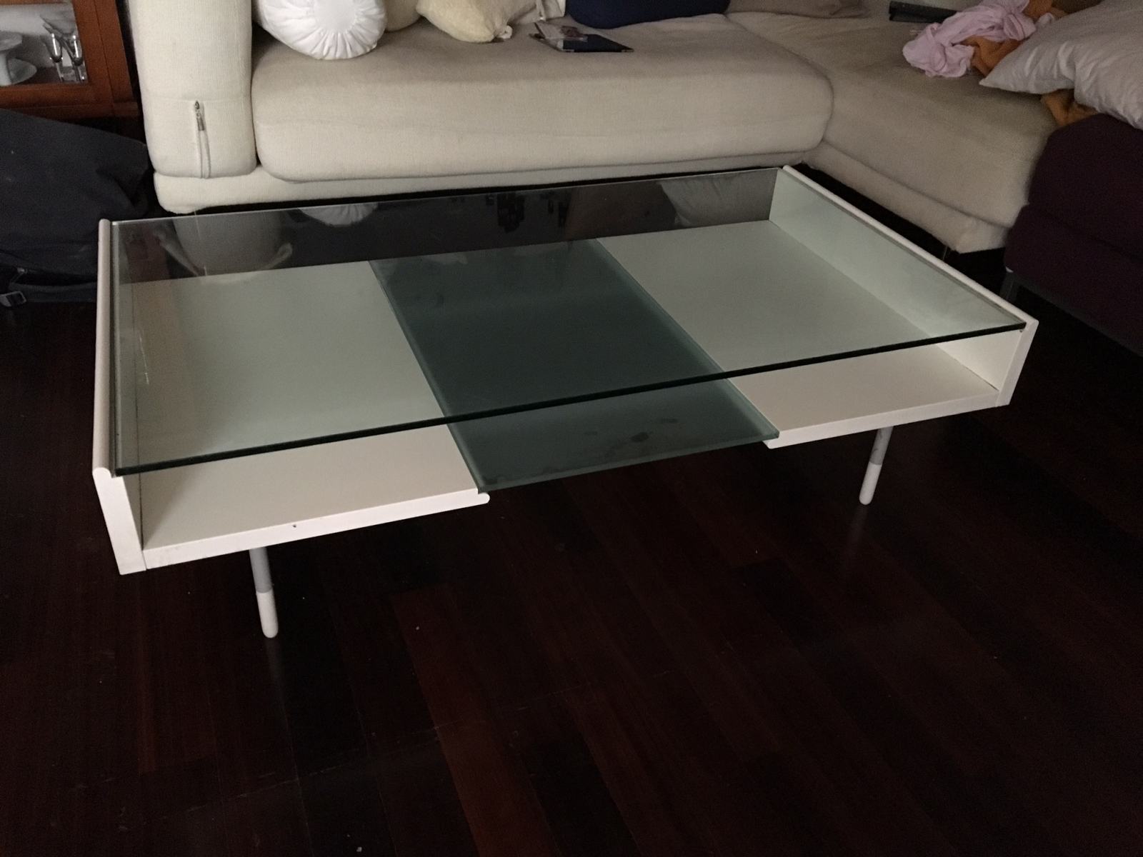 stolic za dnevni boravak sa staklom i bijelim drvom
