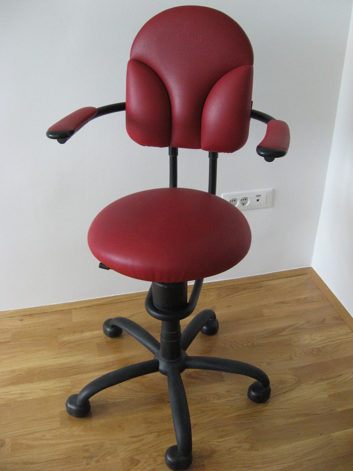 Stolac, Spinalis Basic, pomaže kralježnici