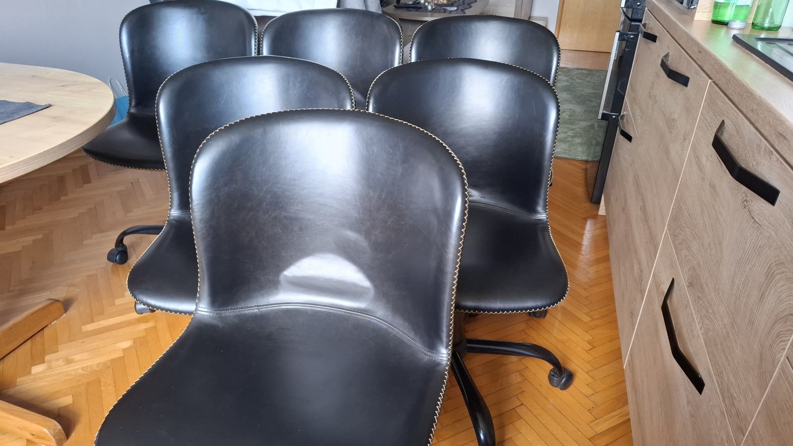 STOLICE ZA BLAGOVAONU ILI URED