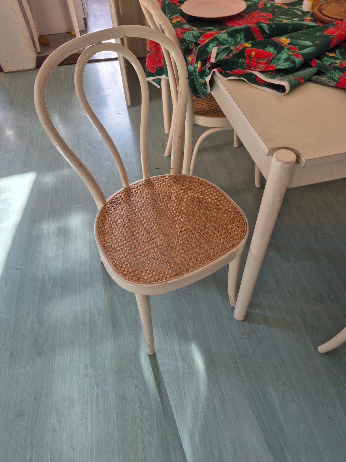 Thonet stolice i stol