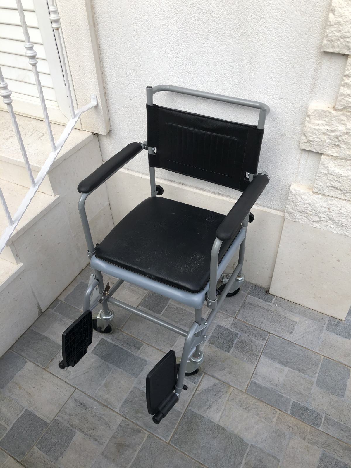 Toaletna WC stolica (mobilna)