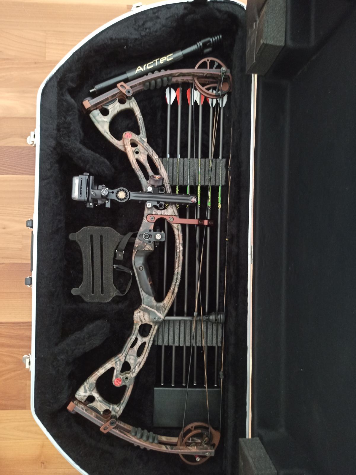 Hoyt TEC LITE Rampage XT LH (za lijevaka), komplet