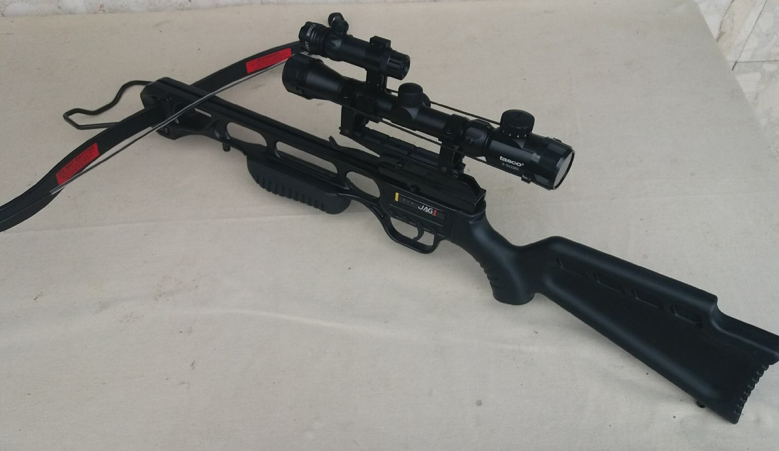 Samostrel sa optikom i laserom