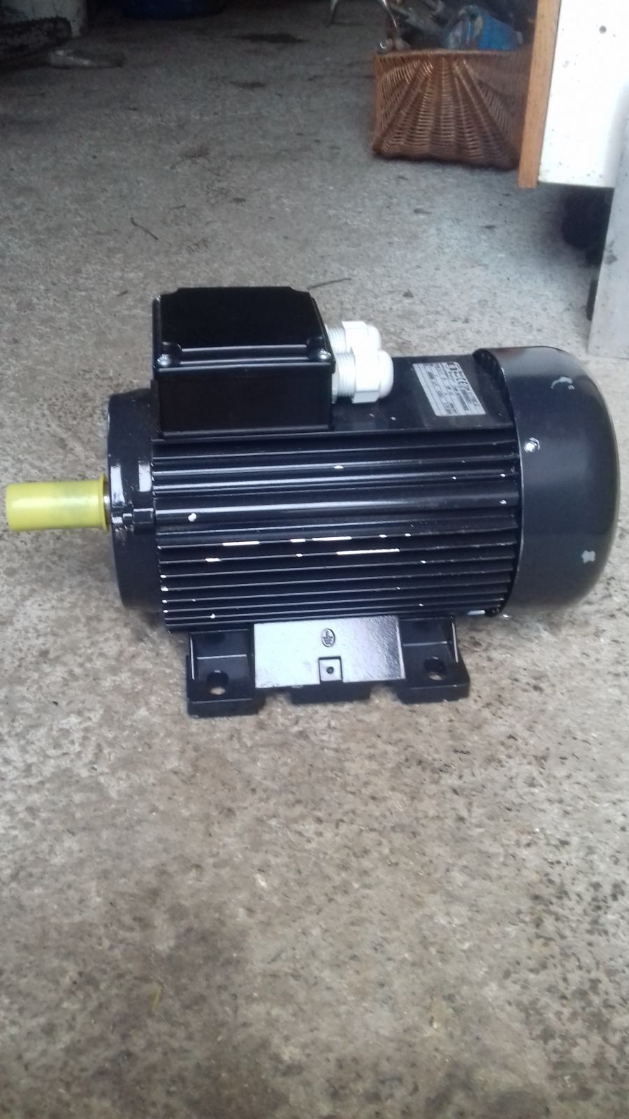 Elektro motor za auto dizalicu