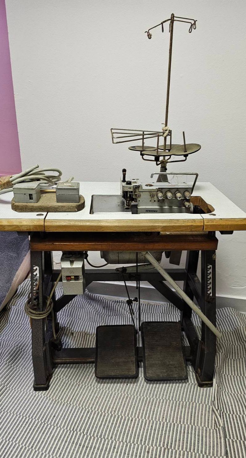 Industrijska mašina overlock