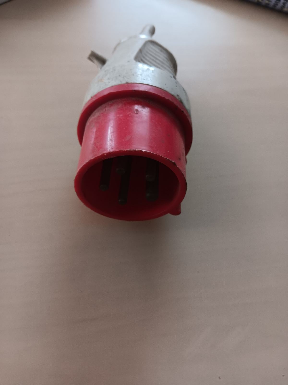 industrijski utikač