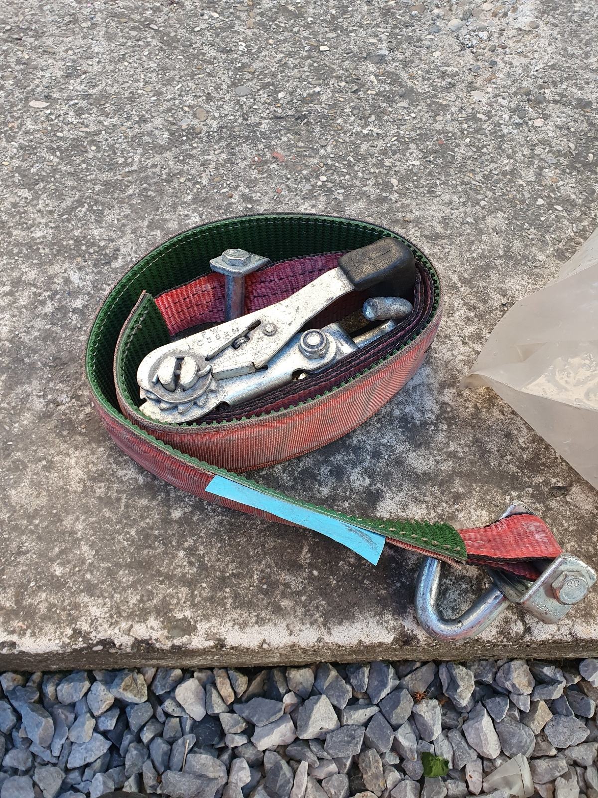 prodajem zatezne trake( gurtne)