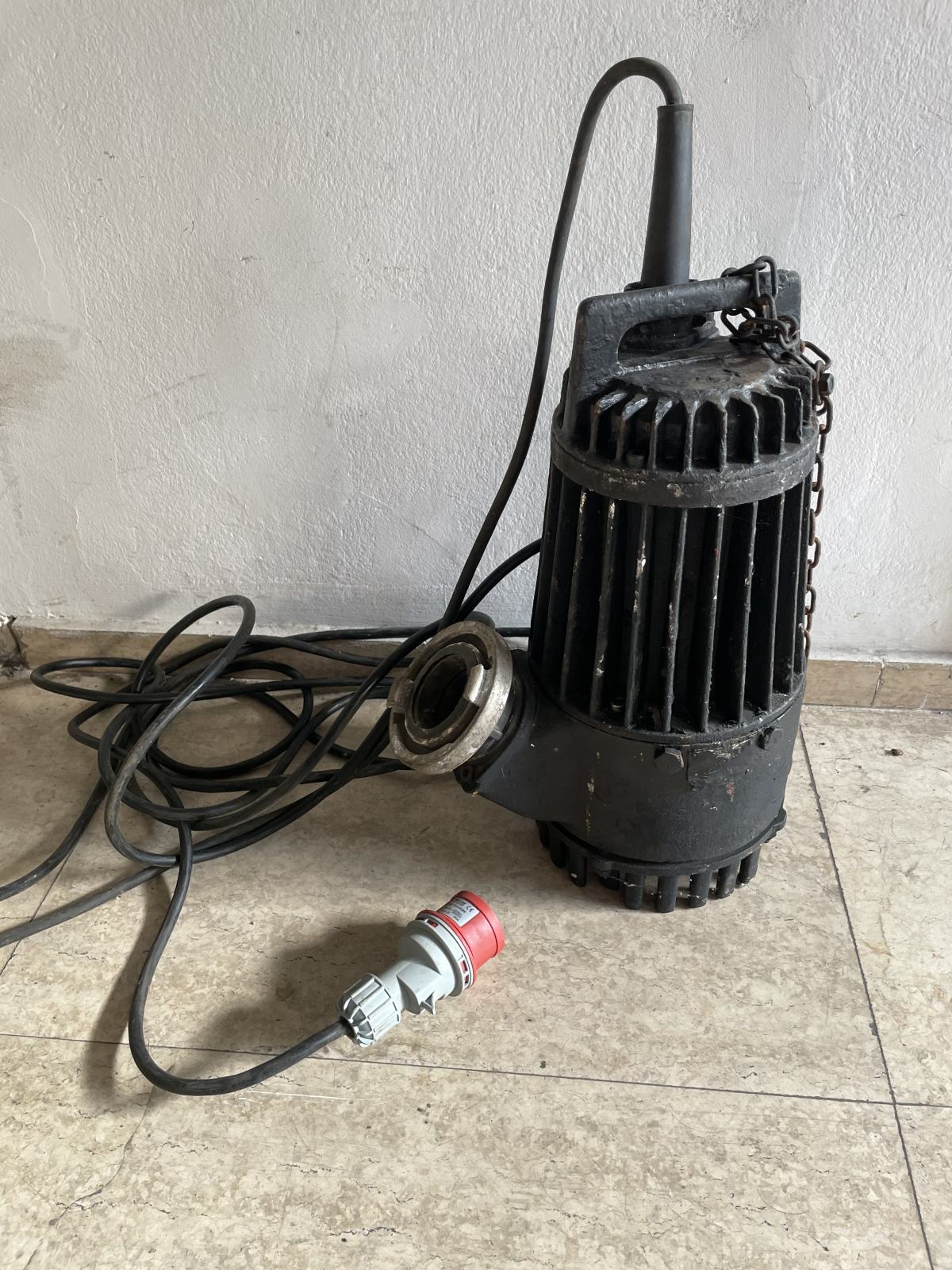 Pumpu potopnu vatrogasnu prodajem