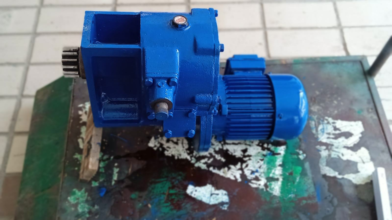 Reduktor sa elektromotorom 16/1min