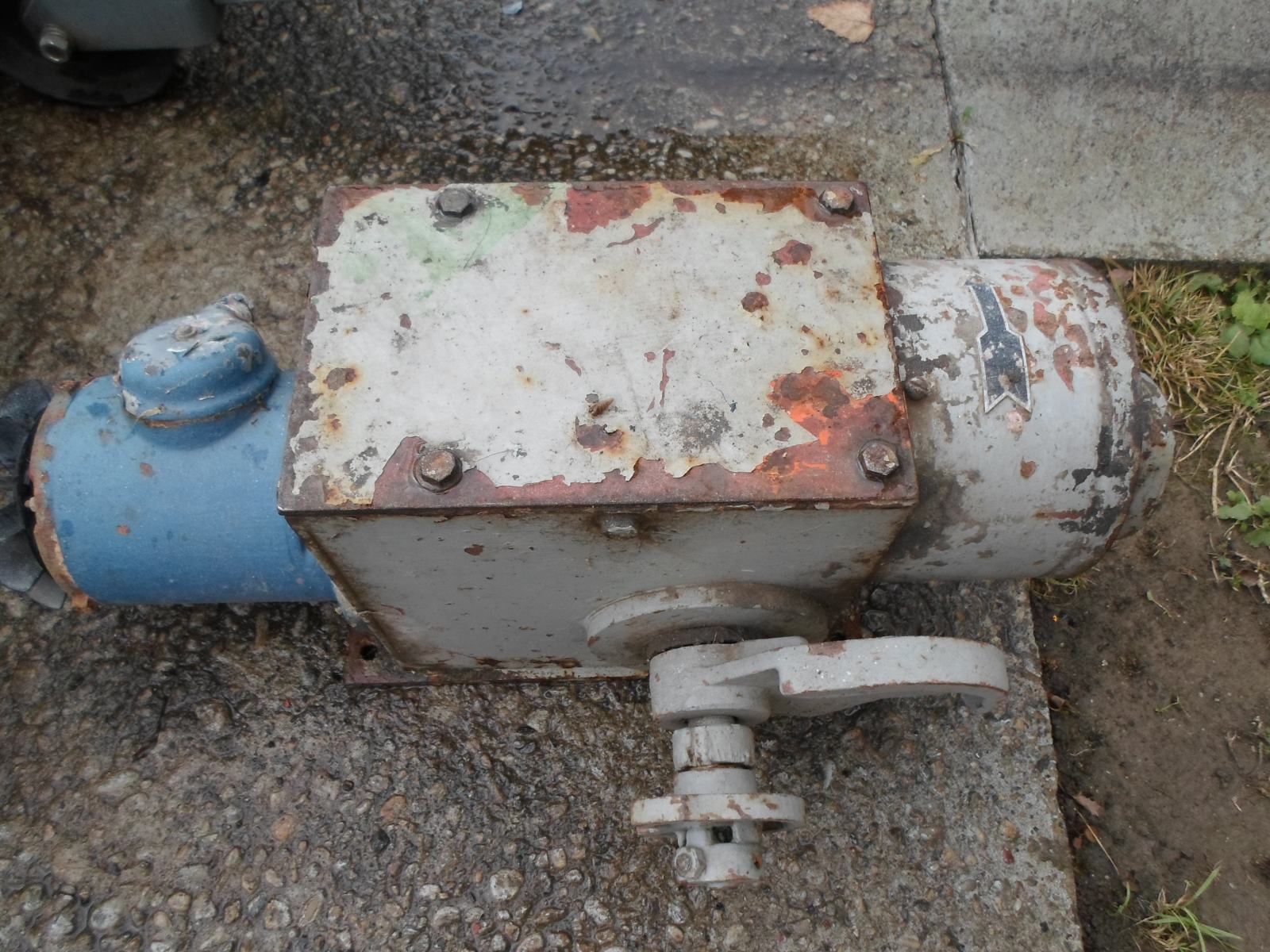 Reduktor sa elektro motorom veći