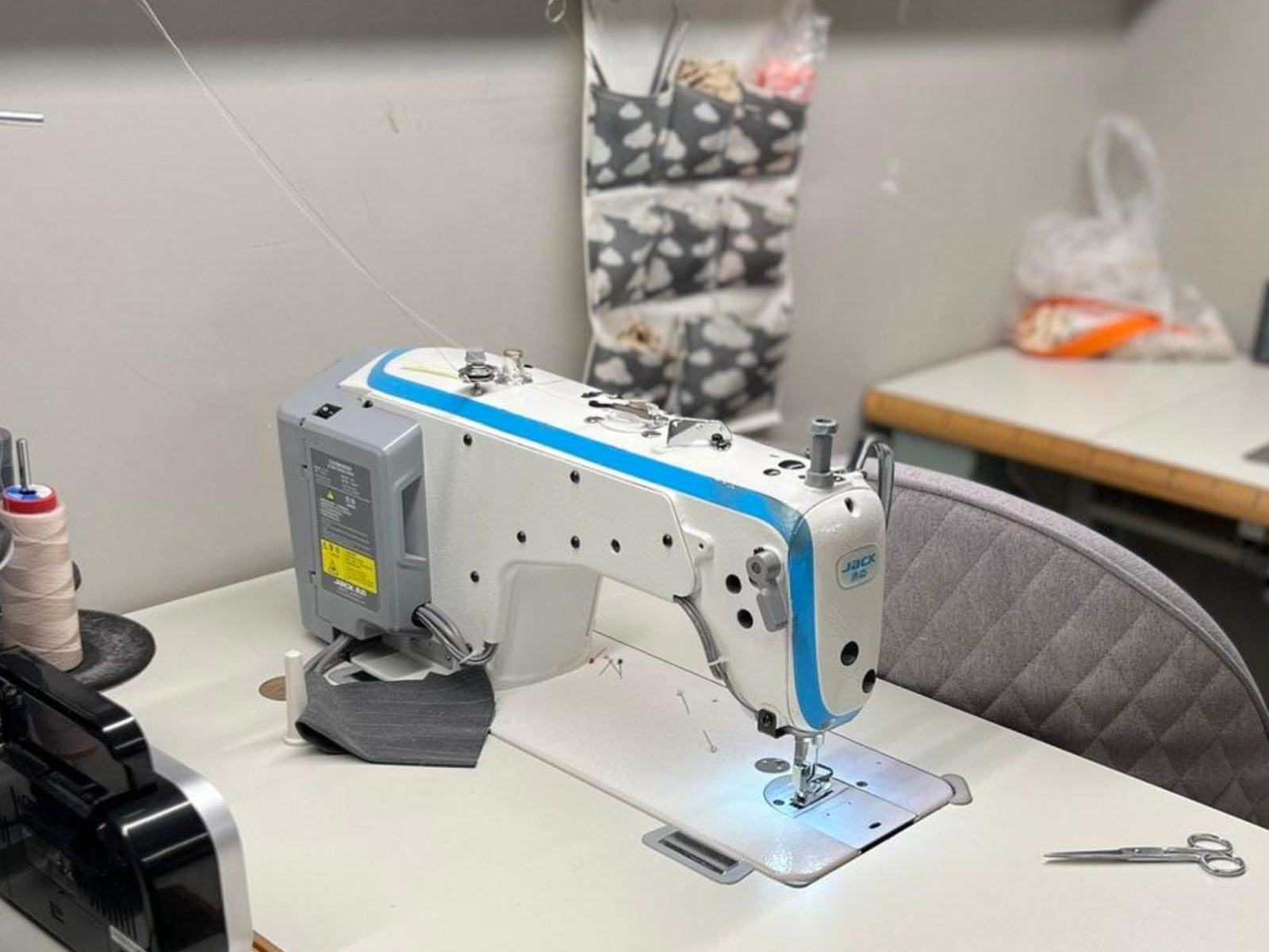 Šivaća mašina - JACK JK - A4 - POVOLJNO - KAO NOVO