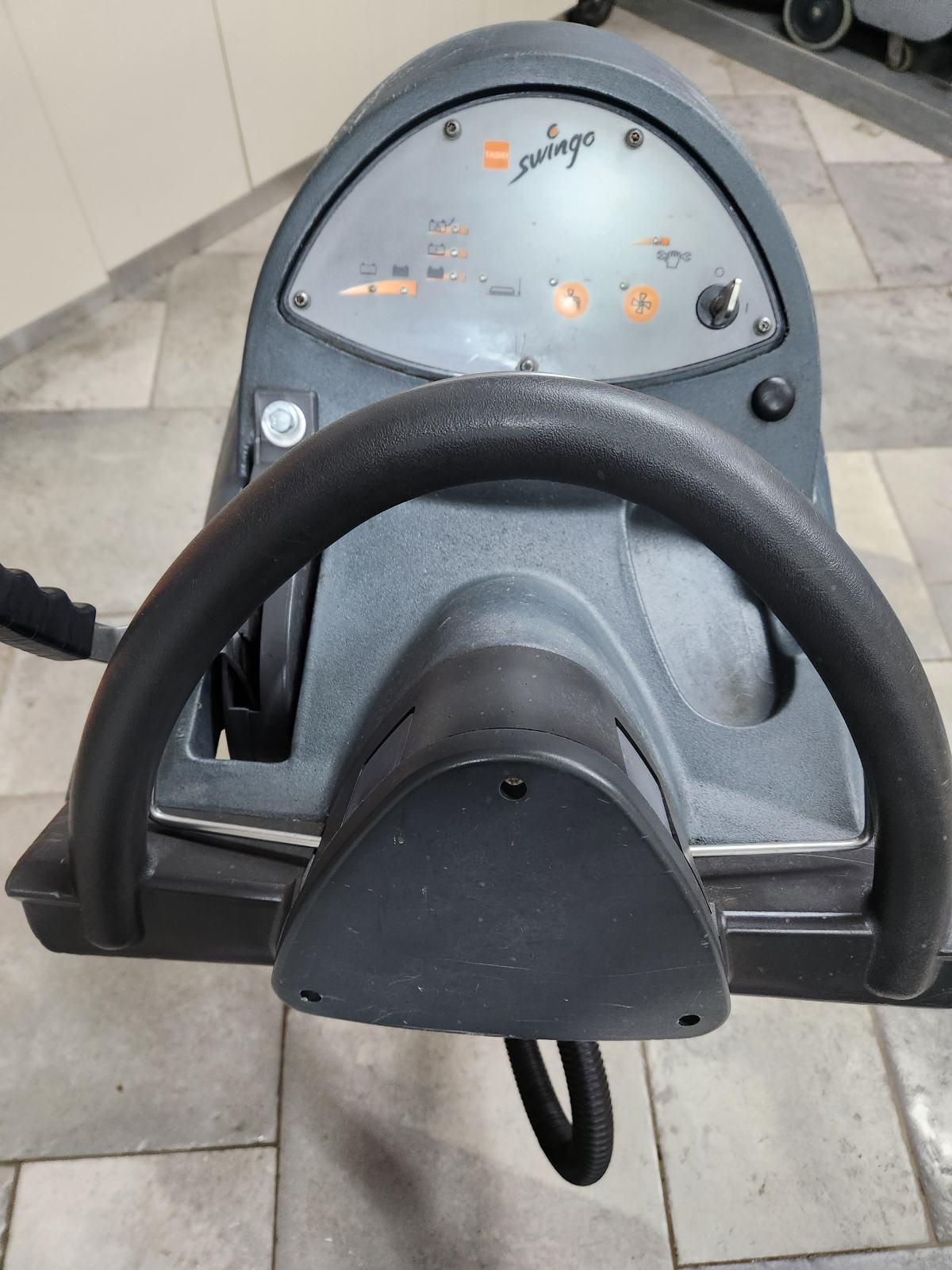 Stroj za čoščenje poda Taski swingo 755 b