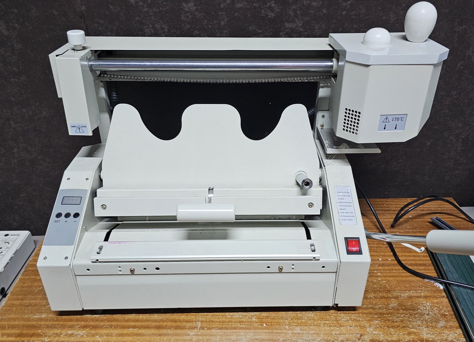 Stroj za uvez ljepilom JB-2