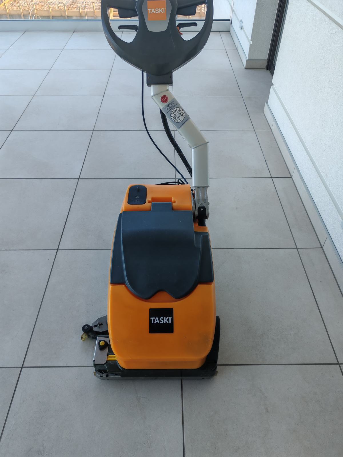 TASKI SWINGO 355 B stroj za pranje, čišćenje i usisavanje podova