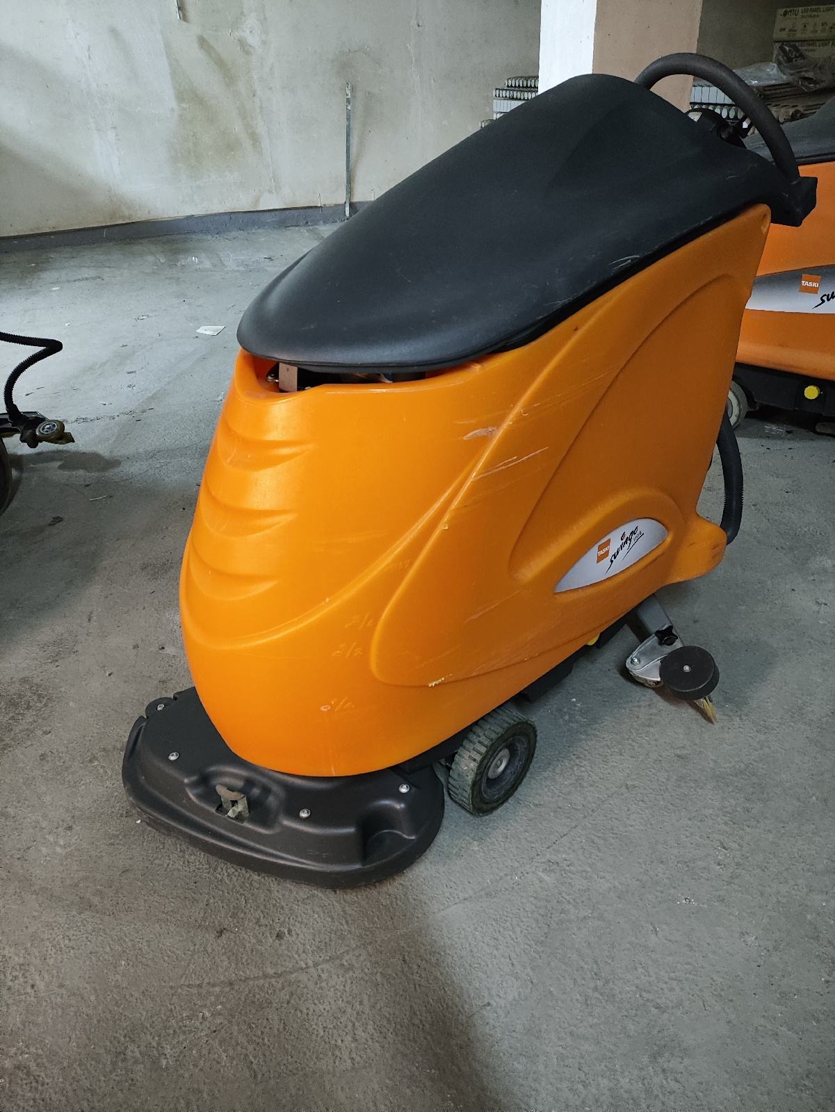 TASKI Swingo 1255B stroj za čišćenje,pranje i usisavanje podova