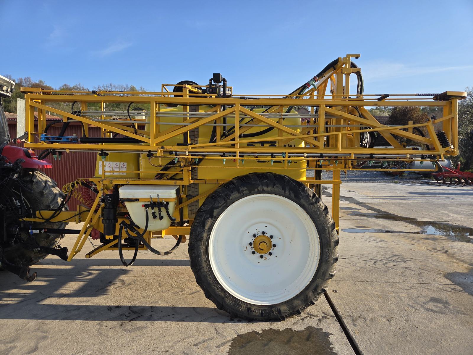 Vučena prskalica RTS 2700 litara 24 metar