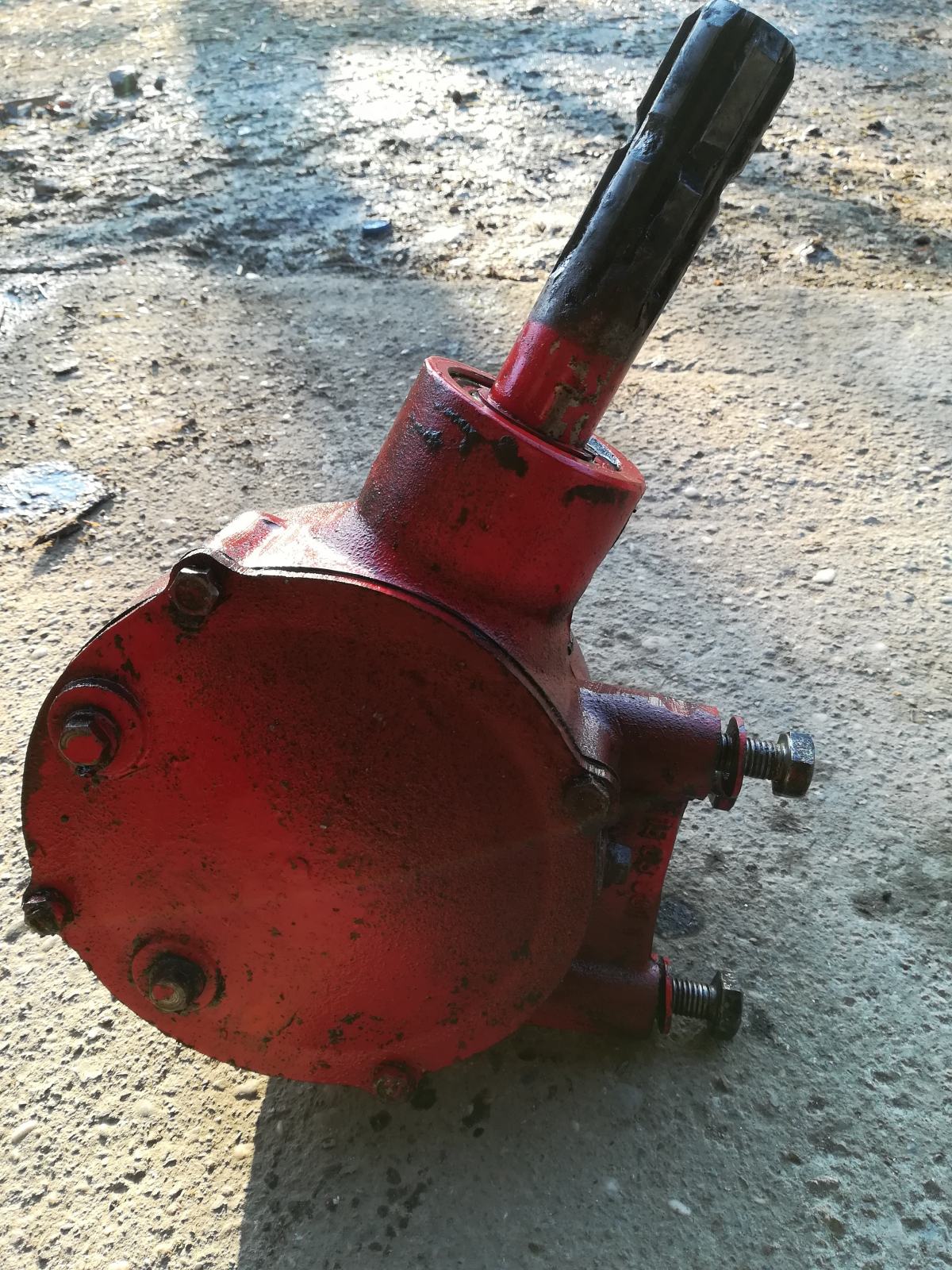 Reduktor od sip prikolice za sijeno