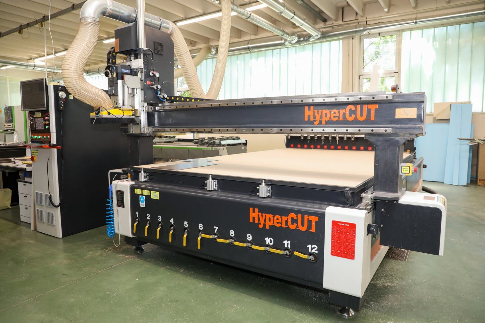 HyperCUT CNC glodalica nesting 2030 AMO - automatska izmjena alata