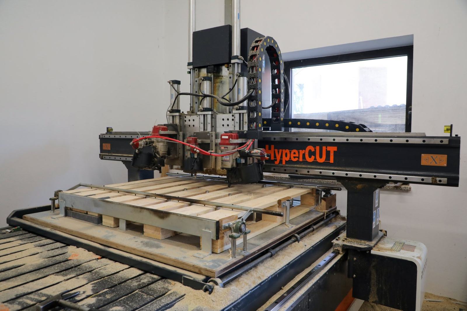 HyperCUT CNC zabijač paleta 1660/3G/5 AUTOVARIO