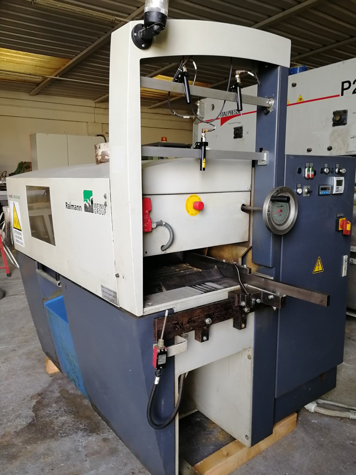 VIŠELISNI CIRKULAR SA POMIČNOM PILOM