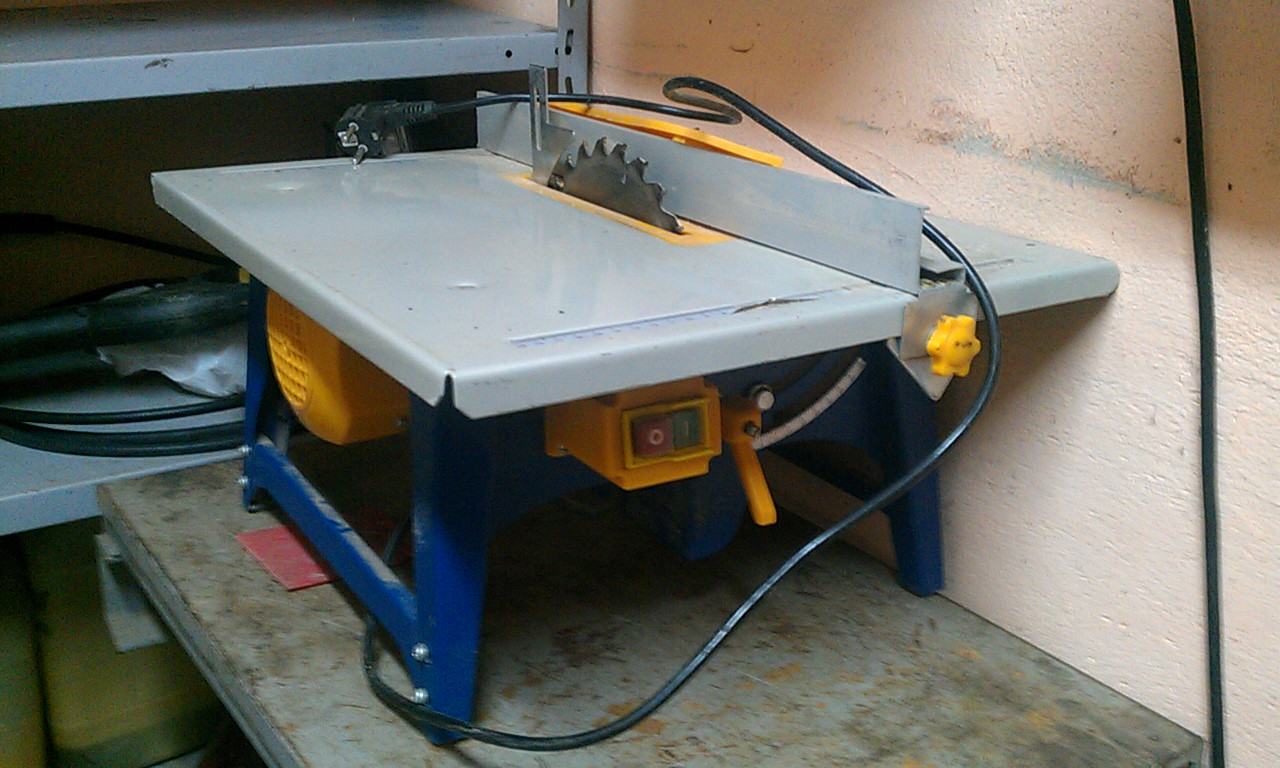 Cirkular stolni mali