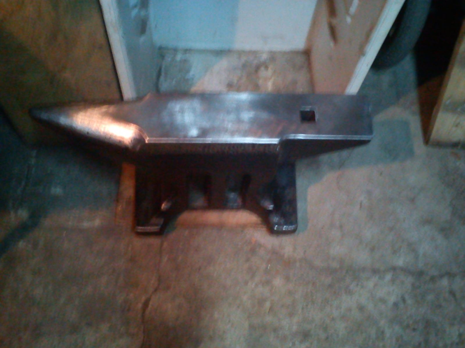 Nakovanj kovački 100 kg, jako malo korišten