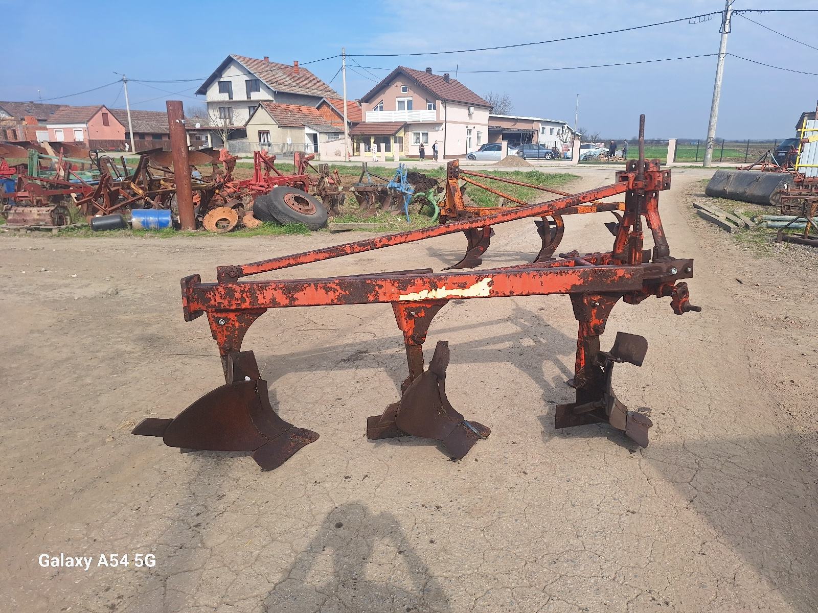 PLUG 3 BRAZDE PRODAJEM ILI MJENJAM