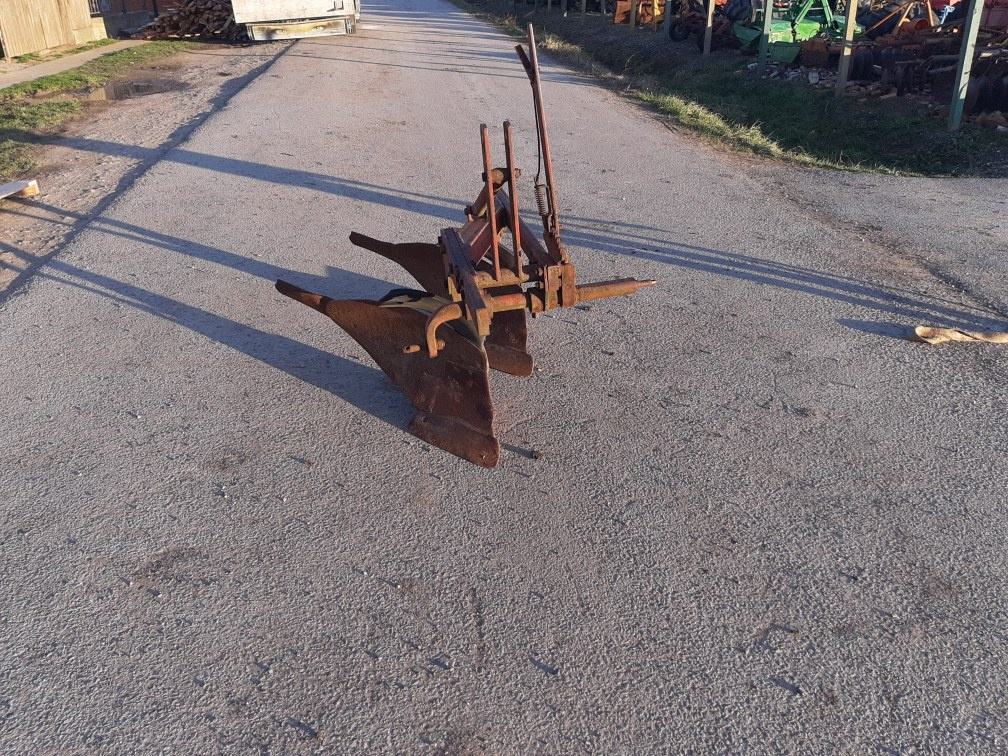 Plug imt 2 brazde 12 coli prodajem ili mjenjam