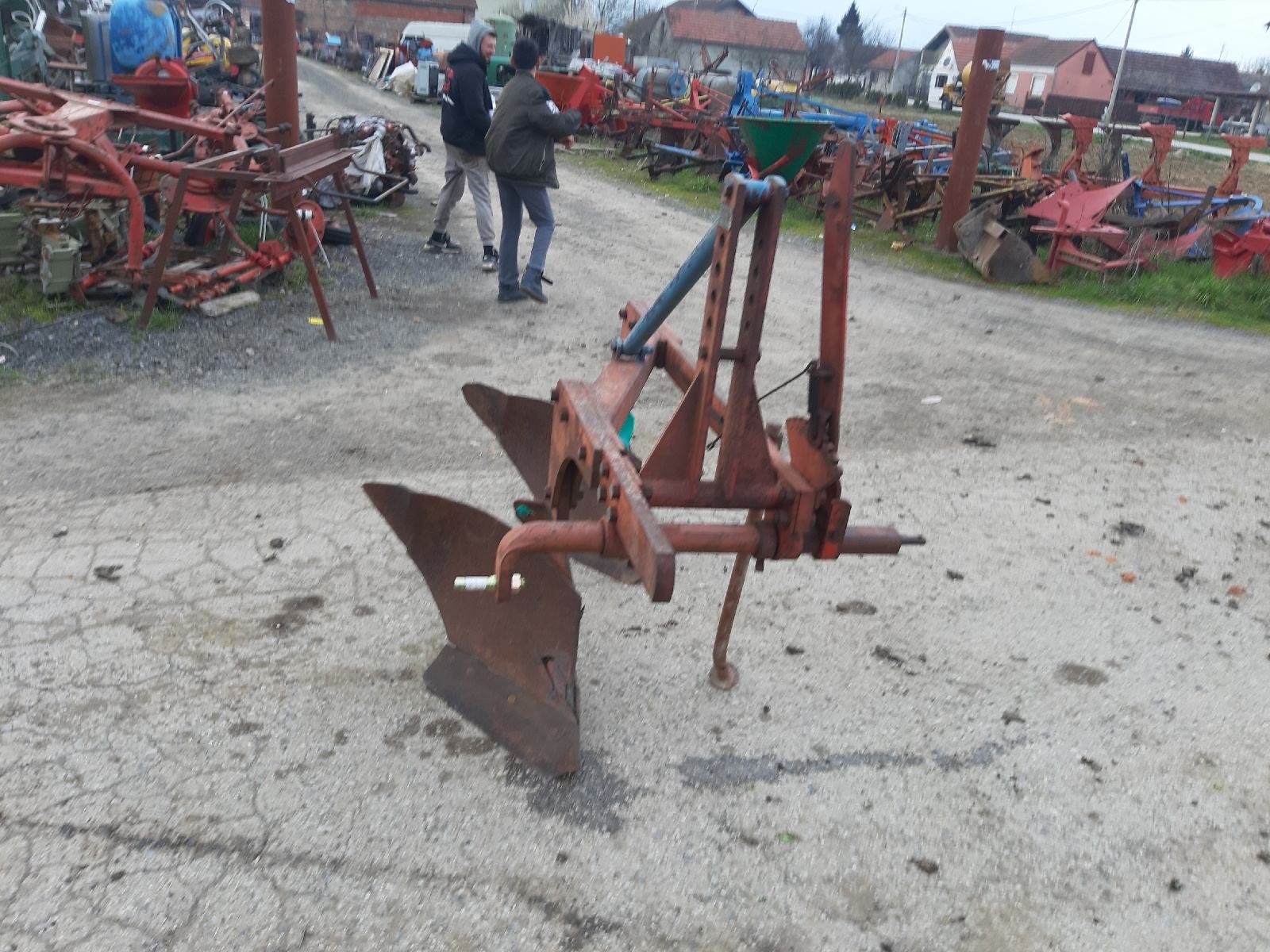 Plug je imt 16 coli 2 brazde prodajem ili mjenjam