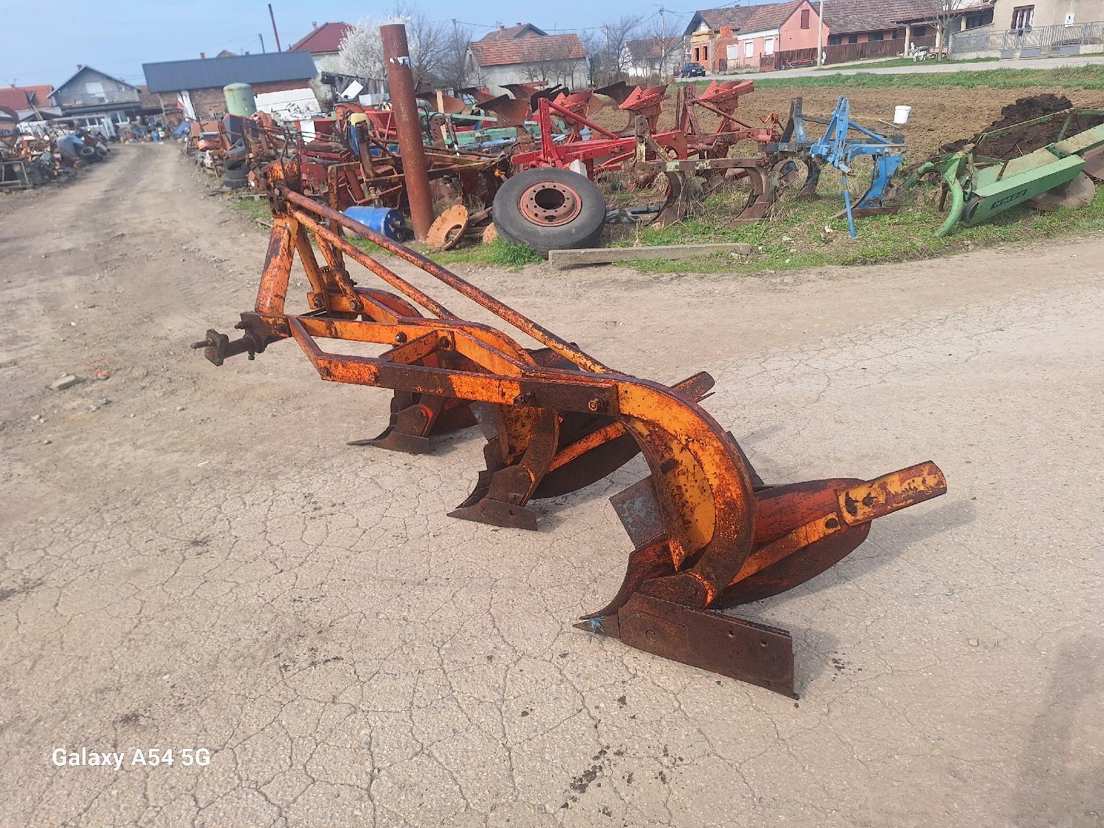PLUG LEOPARD 3 BRAZDE PRODAJEM ILI MJENJAM