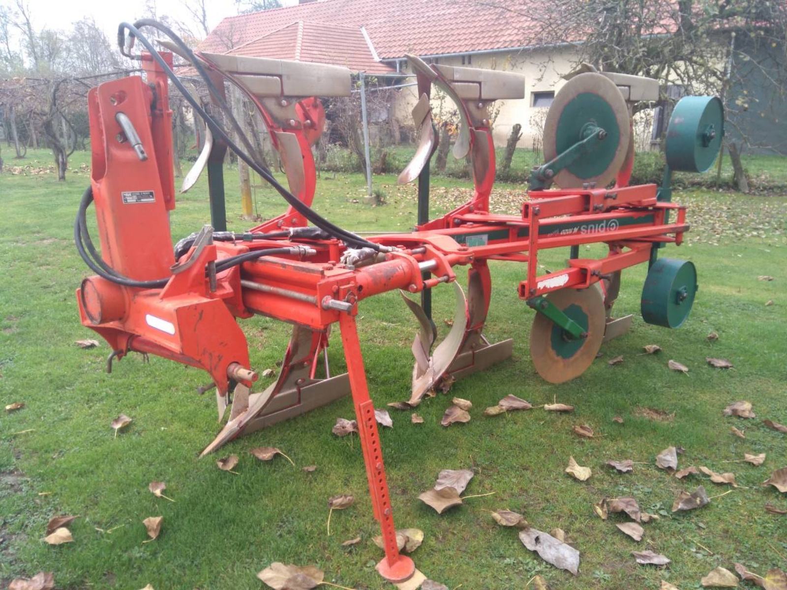 Plug trobrazni okretač