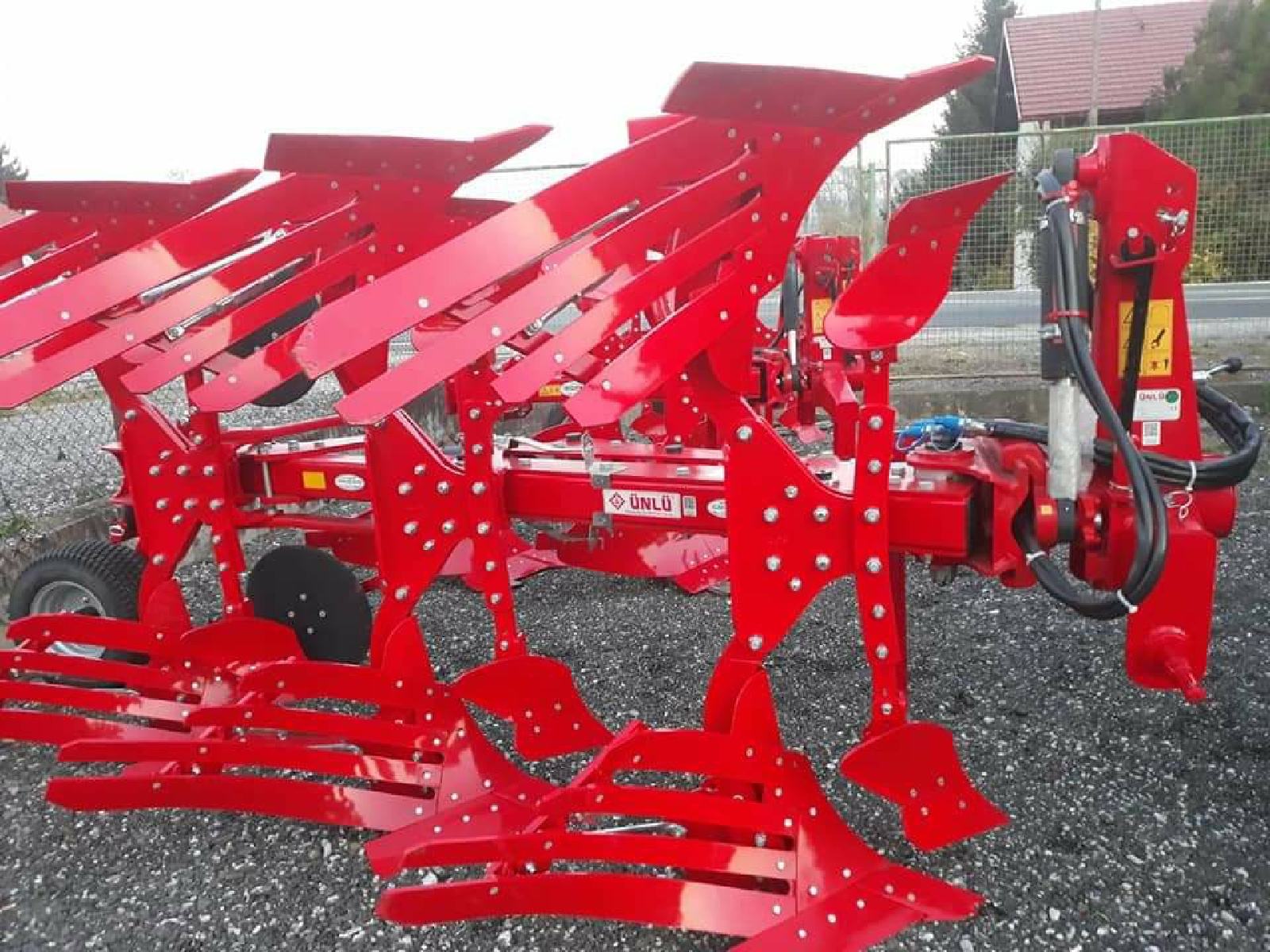 PLUG UNLU 3 BRAZDE VARIO SKORO NOV