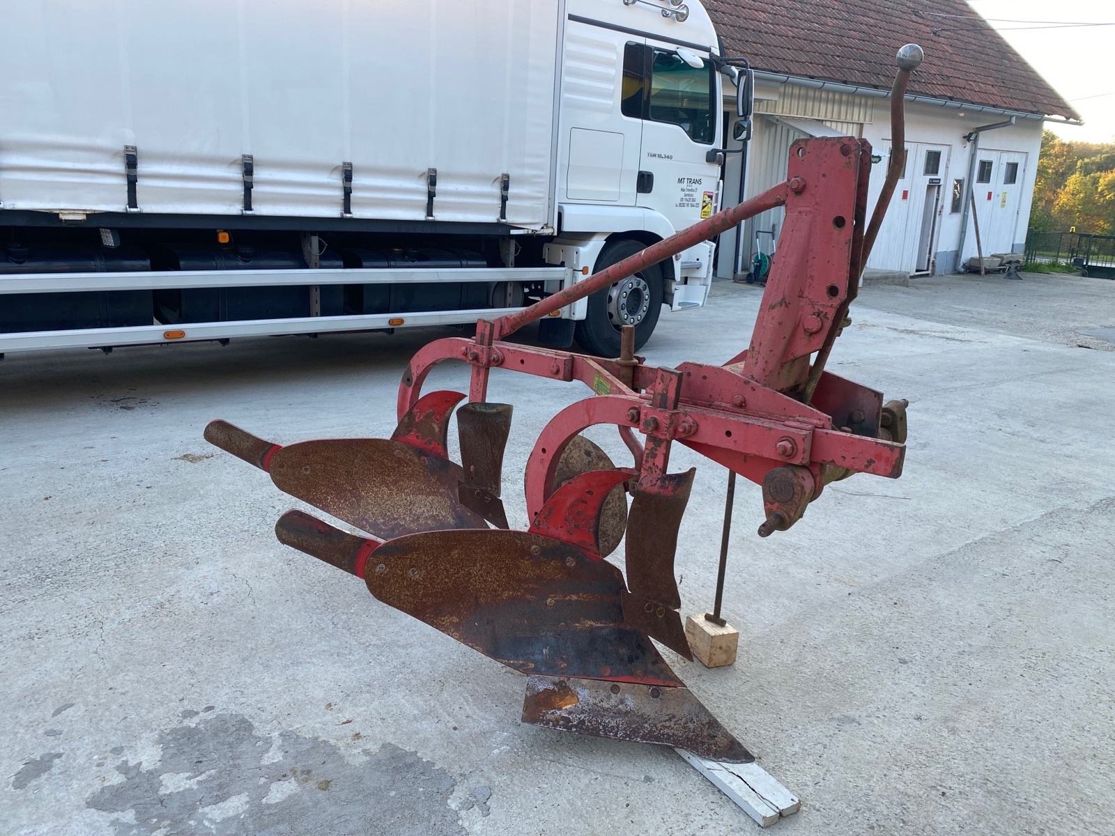 Prodajem dvobrazni plug Vogel Noot 14 coli