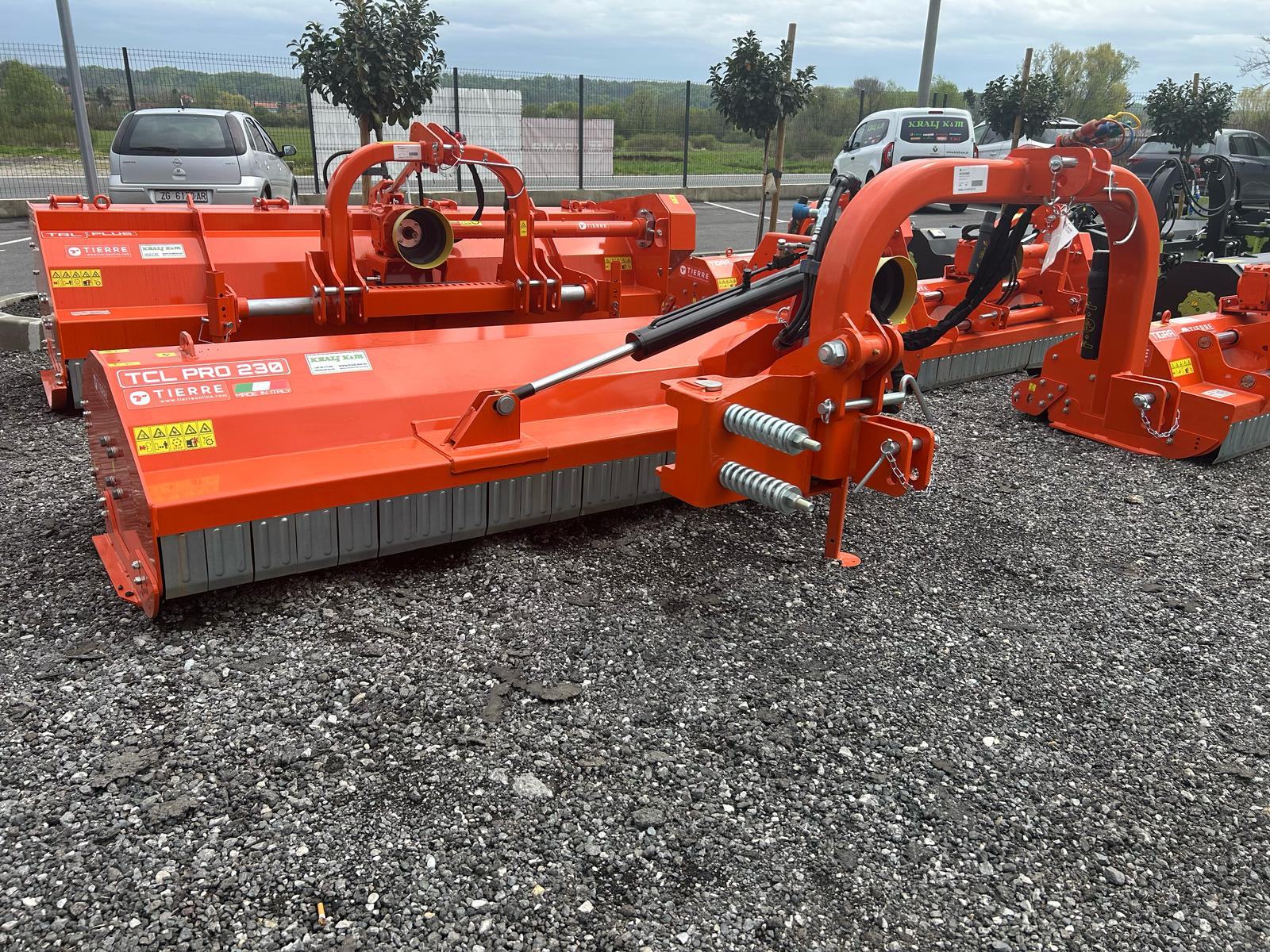 Tierre TCL PRO 230 profesionalni bočni malčer