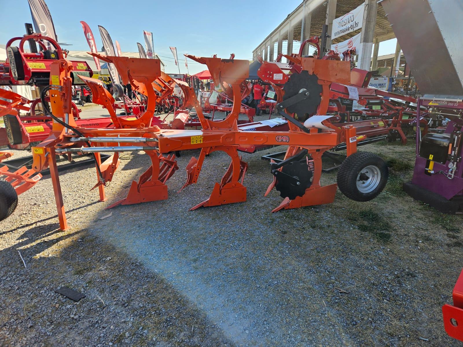 TROBRAZDNI PLUG PREMETNJAK CMA model HUNTER TPV03 E RASPODJELA ZALIHA