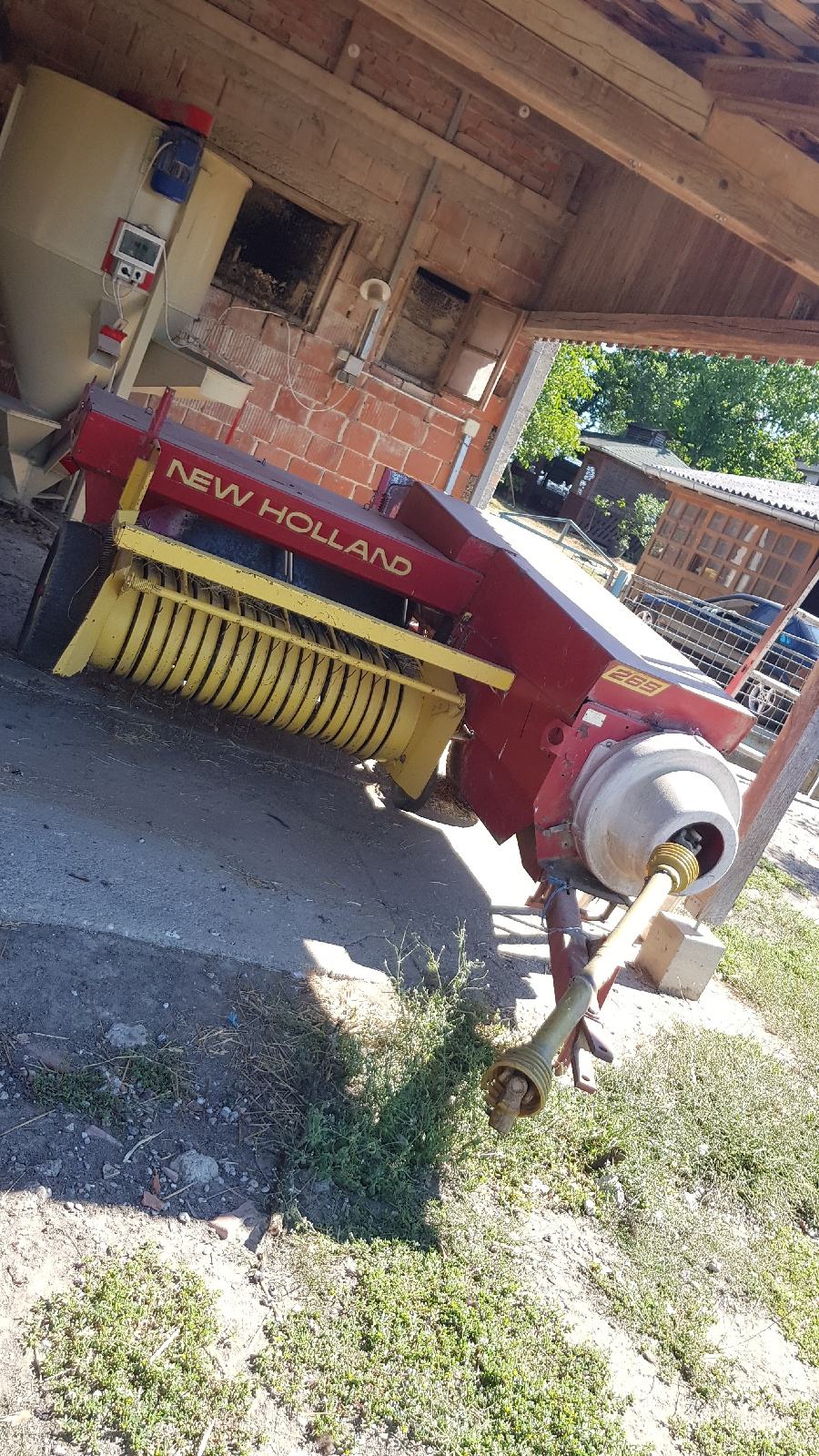 Balirka New Holland 265