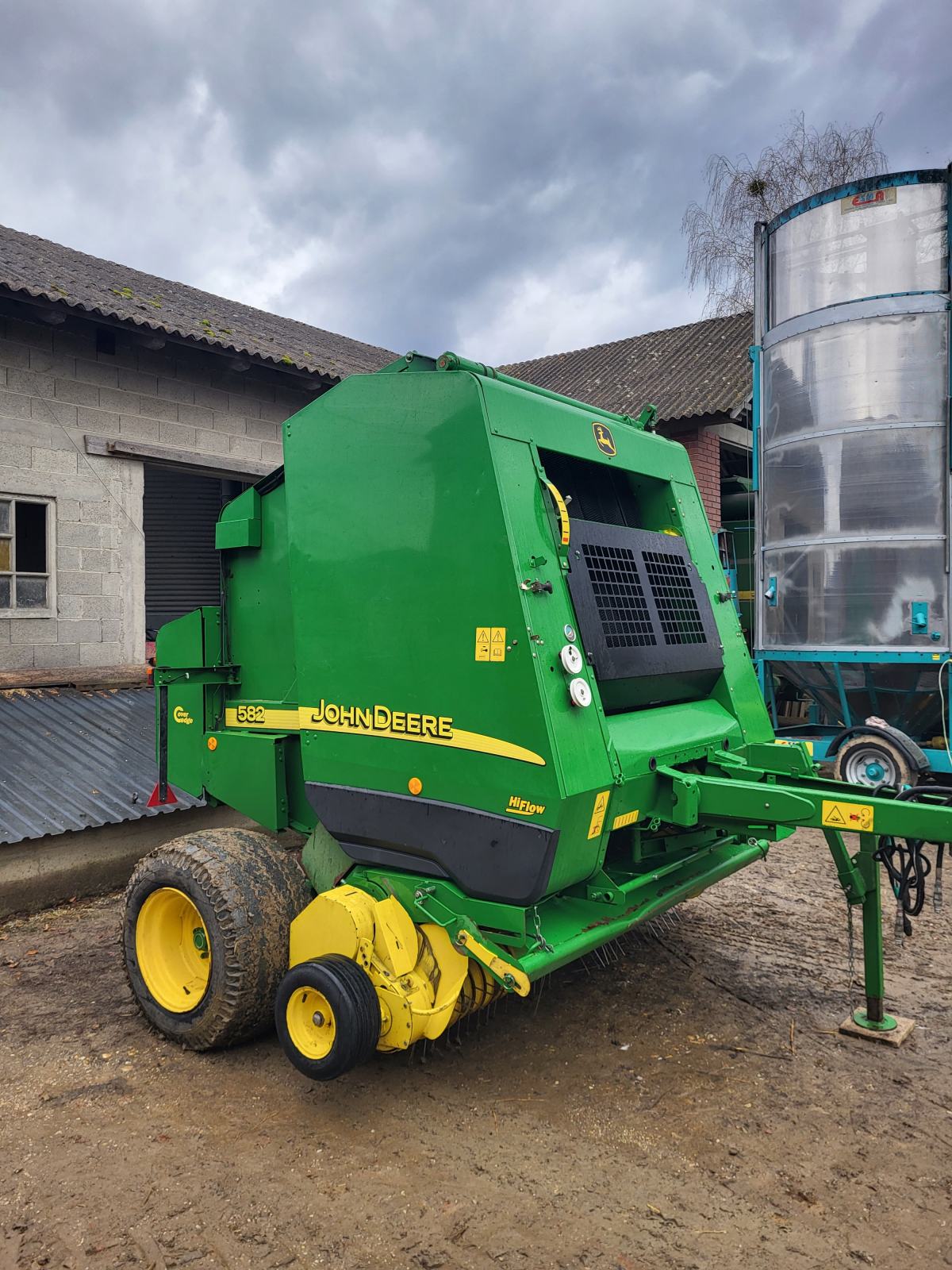 Rolo balirka John Deere 582 Cover Edge