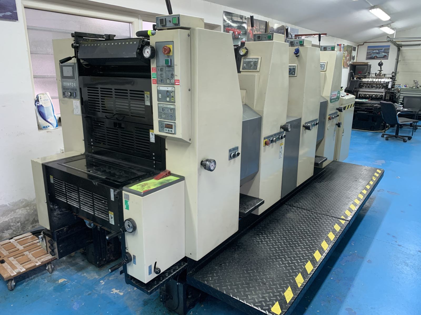 Tiskarski stroj offset 4 barvni (ryobi , heidelberg, roland...)