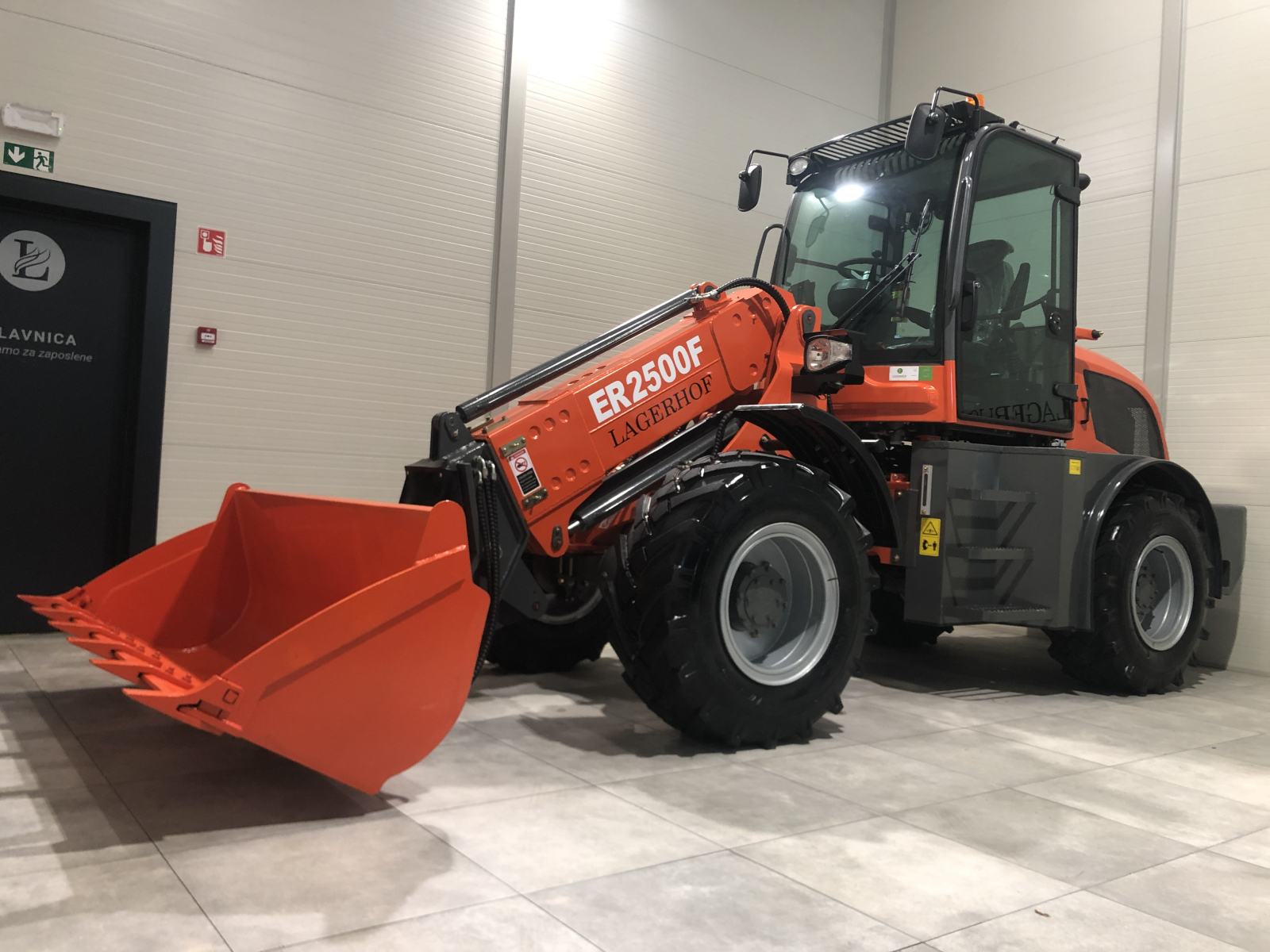 EVERUN ER2500F Teleskopski utovarivač